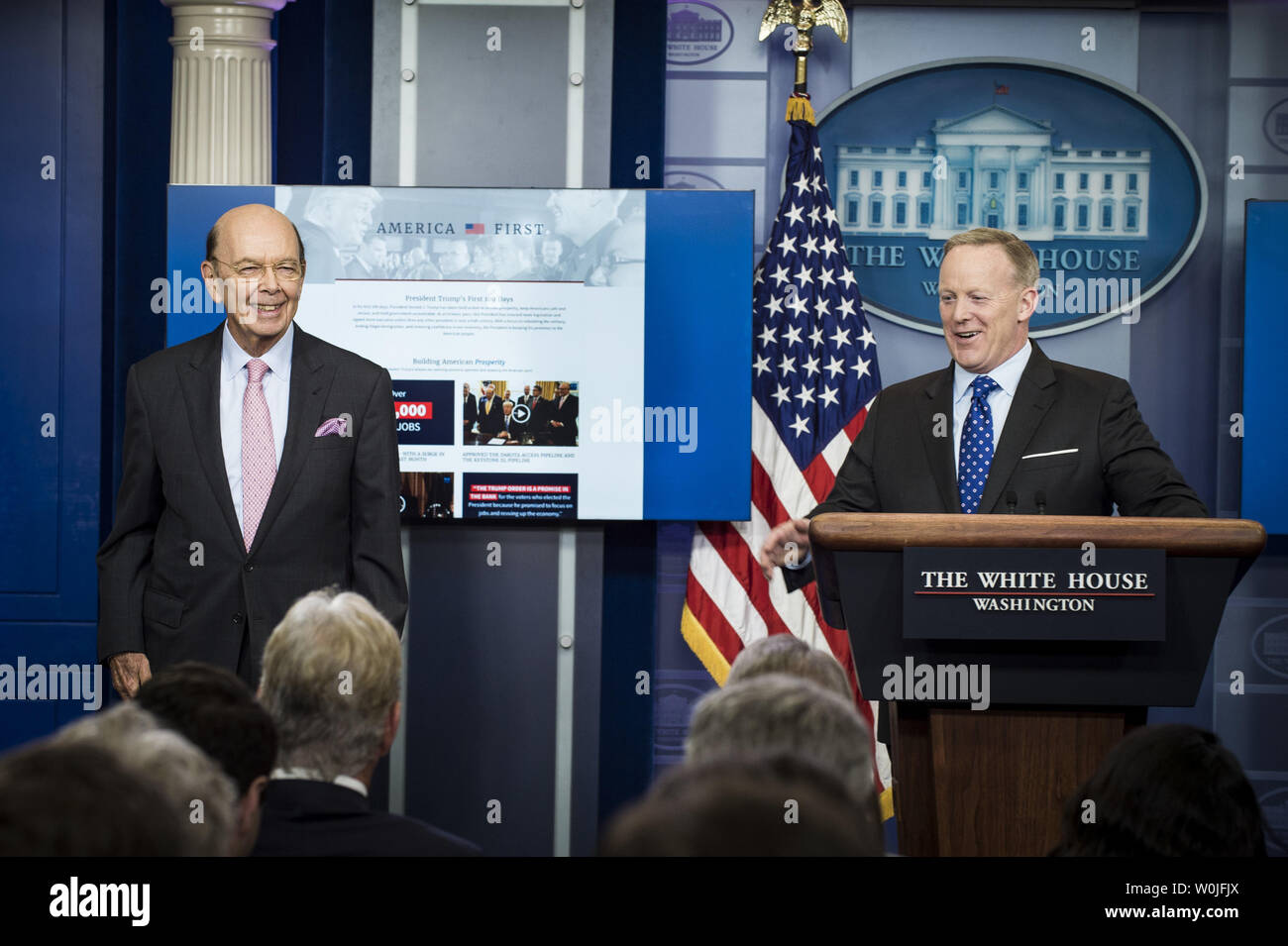 Sean spicer press secretary podium hi-res stock photography and images ...