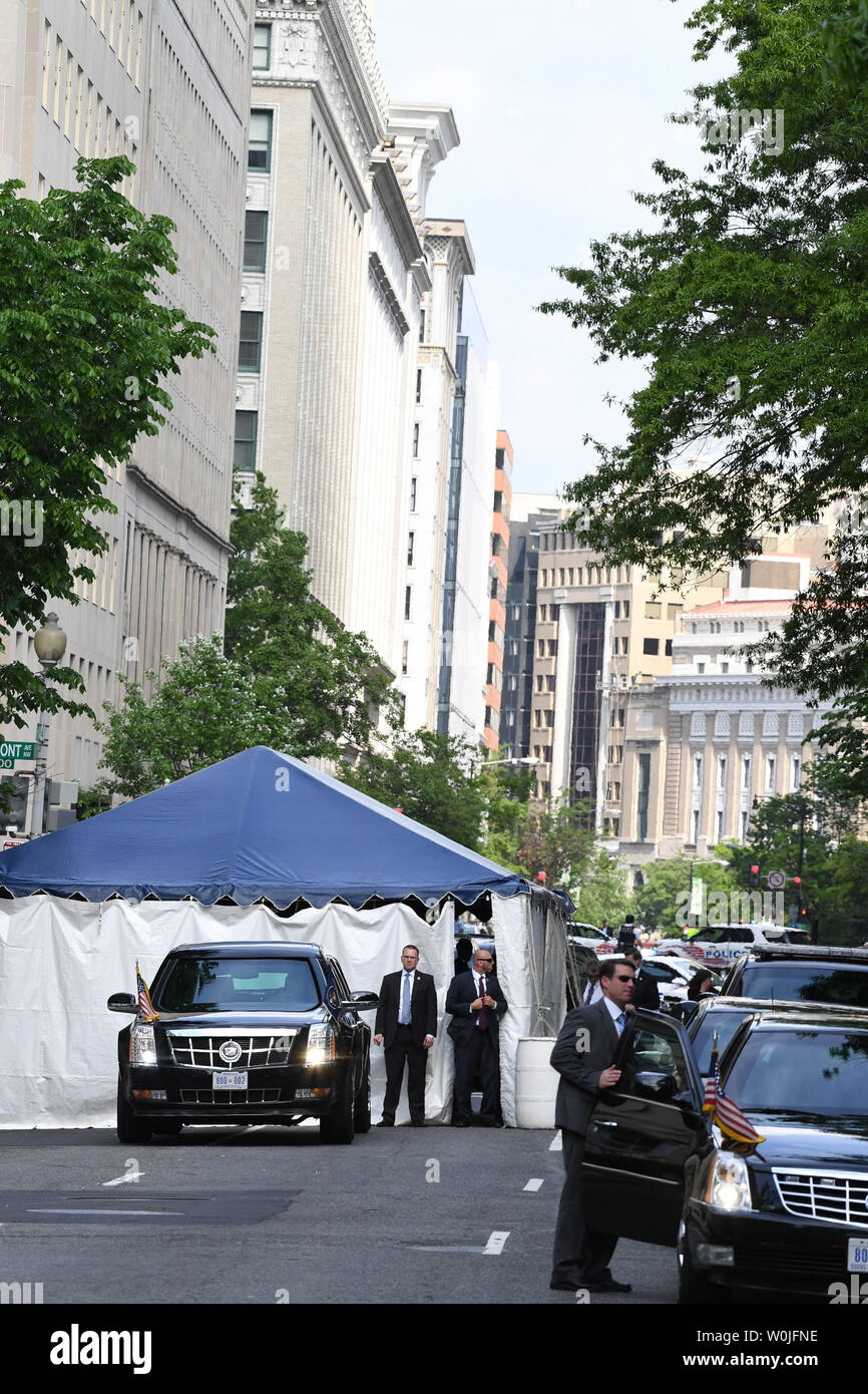 The presidential limo sits outside the Veterans Department building on ...