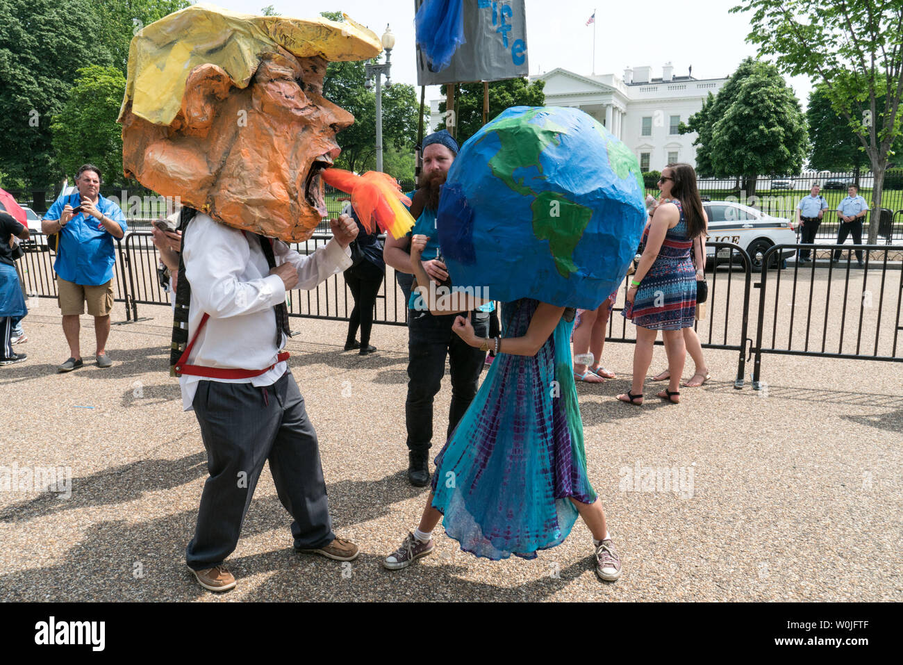 Paper mache heads hi-res stock photography and images - Alamy