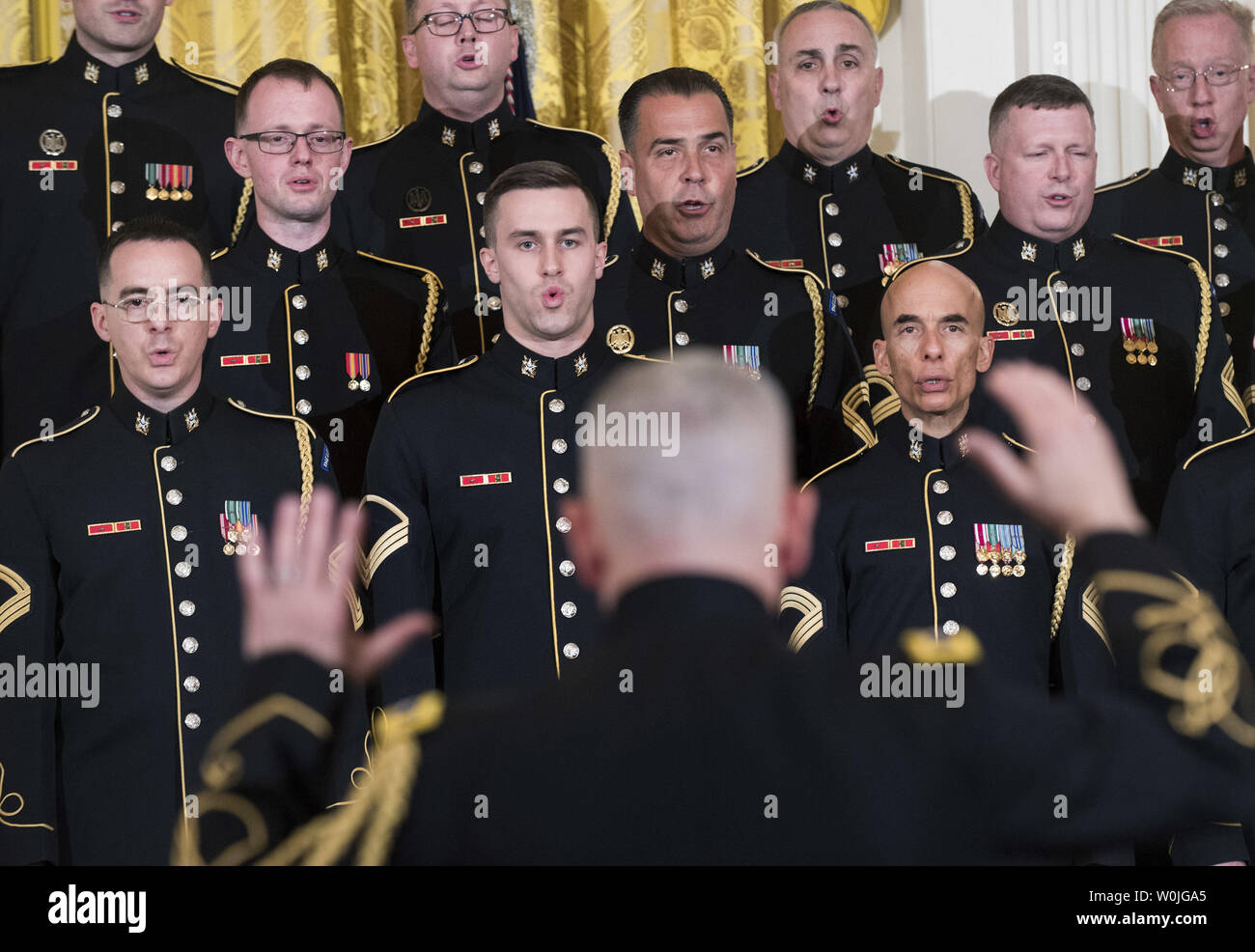 Army band and chorus hi-res stock photography and images - Alamy