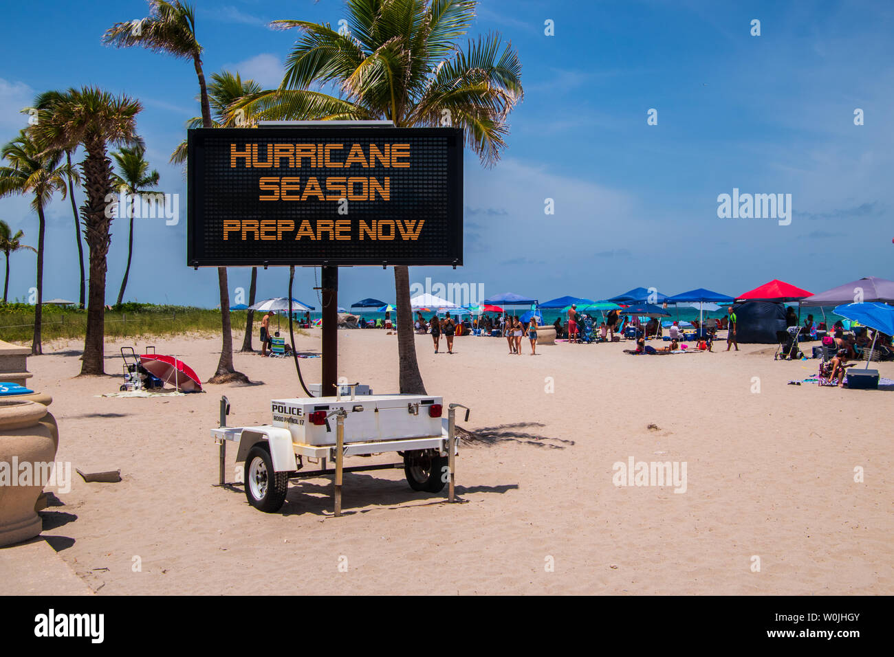 Florida evacuation hi-res stock photography and images - Alamy