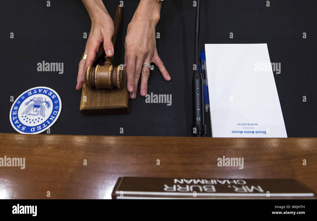 Senate gavel hi-res stock photography and images - Alamy