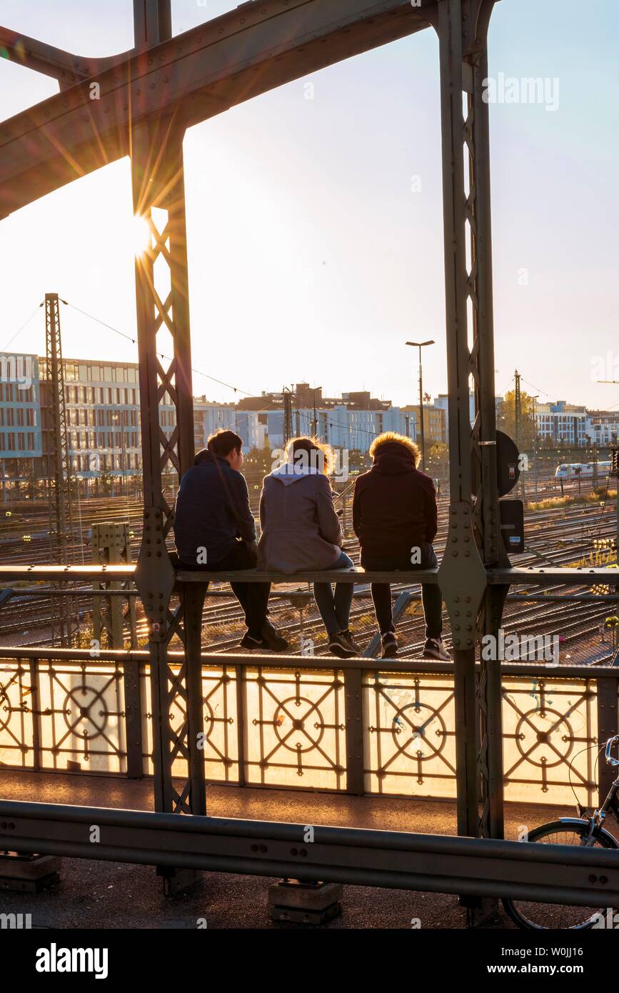 Munich hackerbrucke hi-res stock photography and images - Alamy