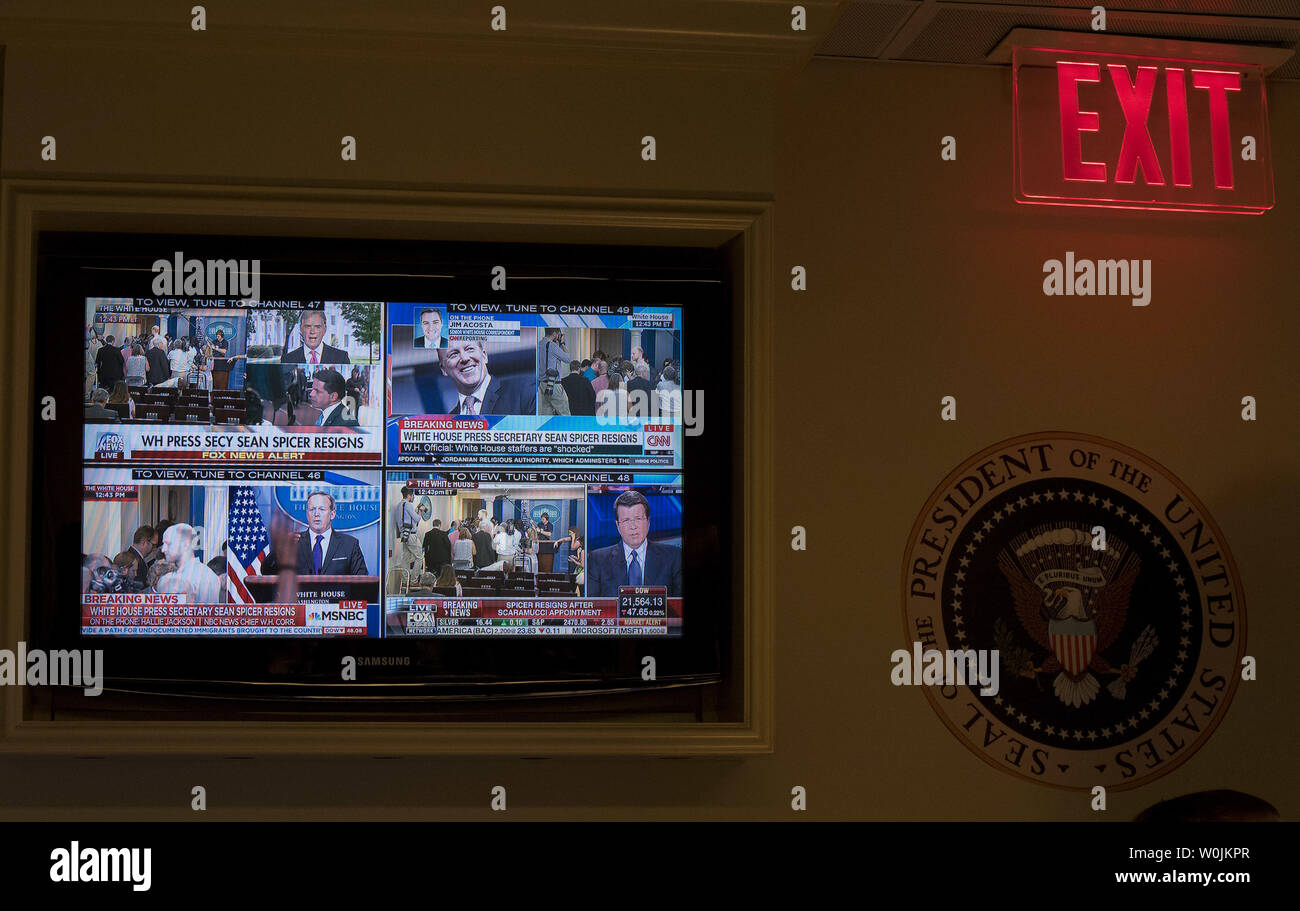 Tv displays hi-res stock photography and images - Alamy