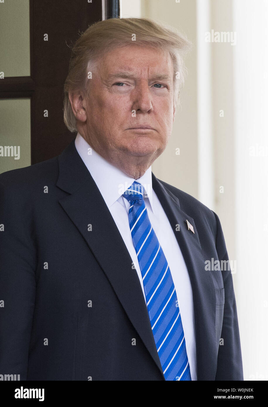 President Donald Trump waits for Prime Minister Najib Abdul Razak of ...