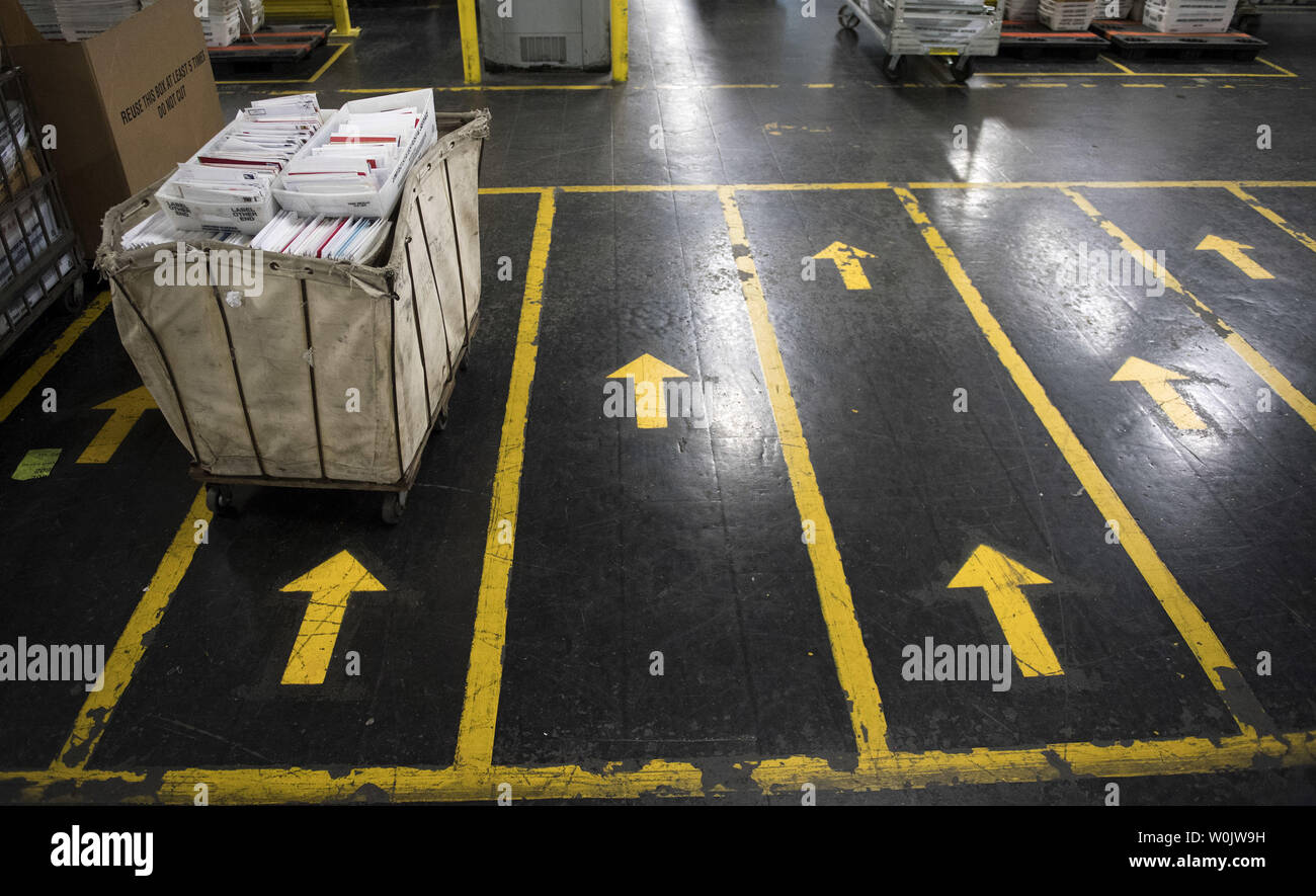 Usps processing and distribution center hi-res stock photography and ...