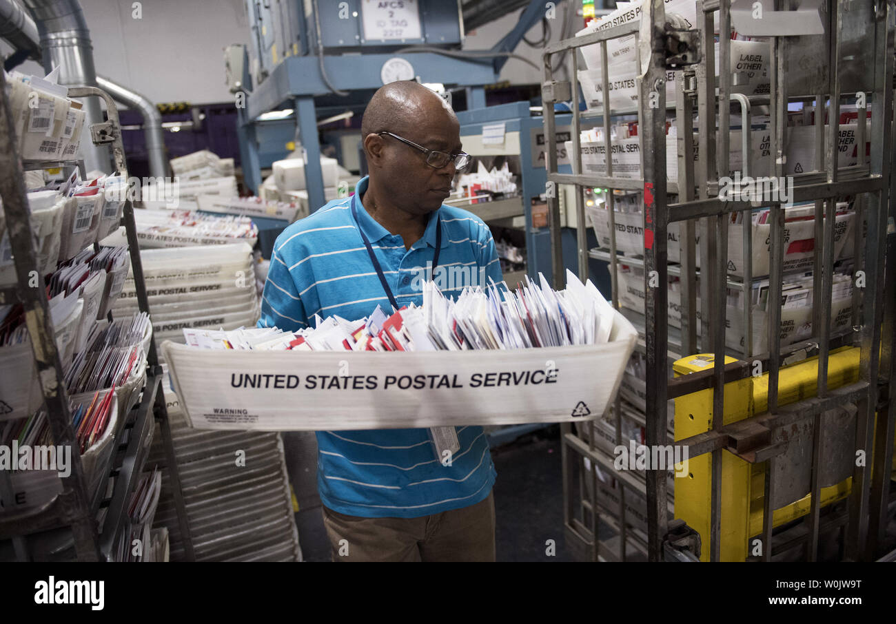 Usps processing and distribution center hi-res stock photography and ...