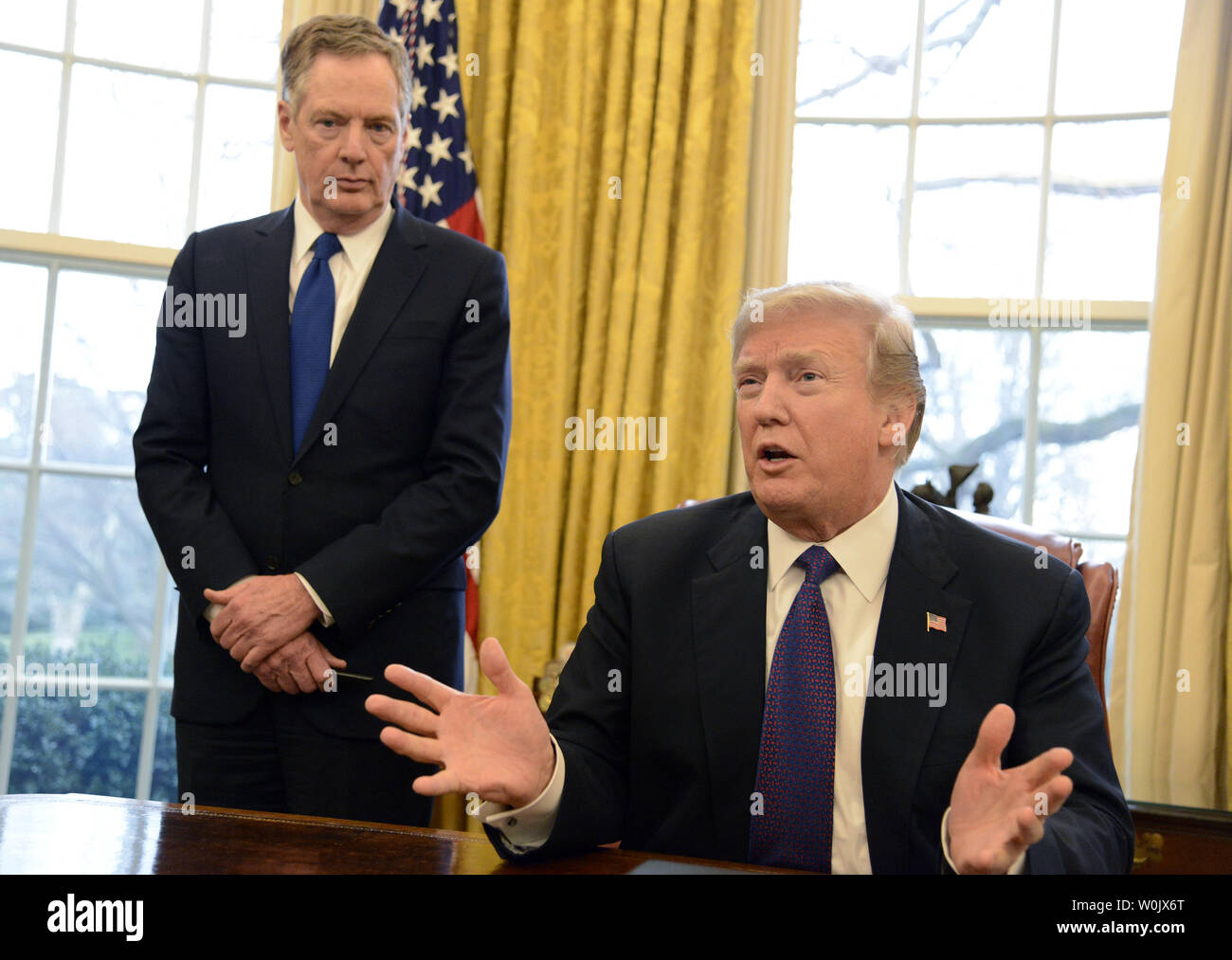 Signing section hi-res stock photography and images - Alamy