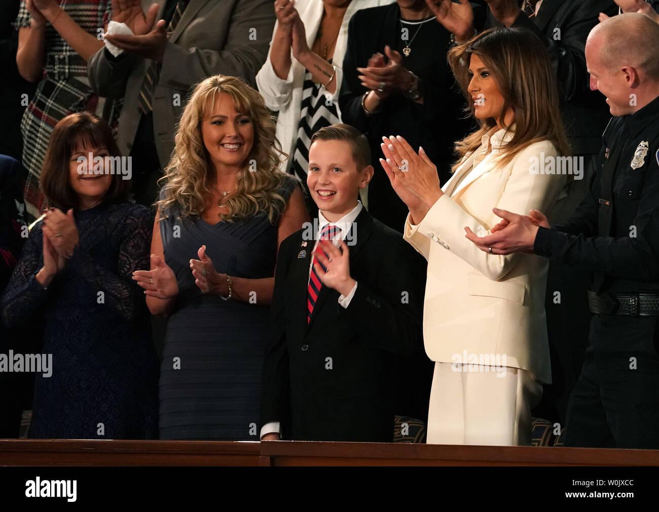 American flags on veterans graves hi-res stock photography and images ...