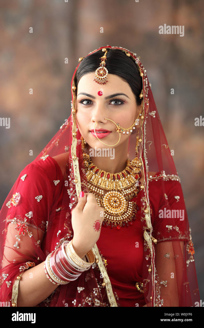 Portrait of an Indian bride Stock Photo - Alamy