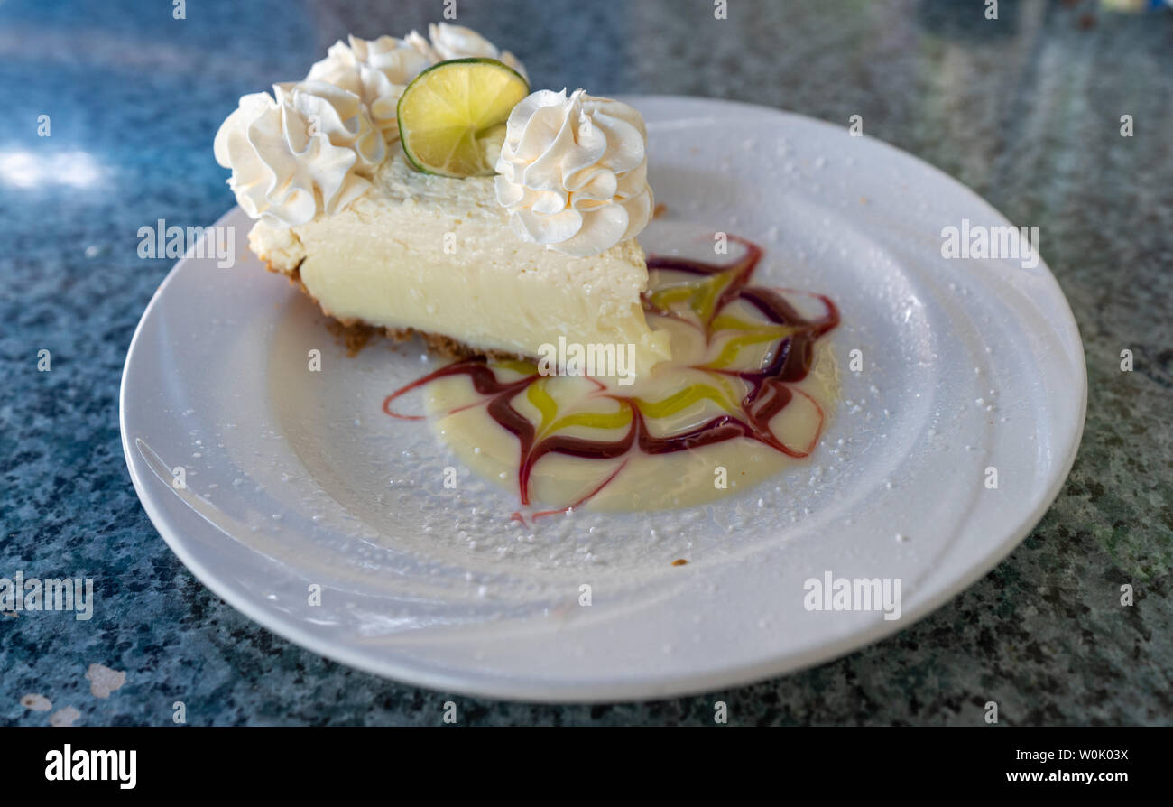 Artistic cake presentation hi-res stock photography and images - Alamy