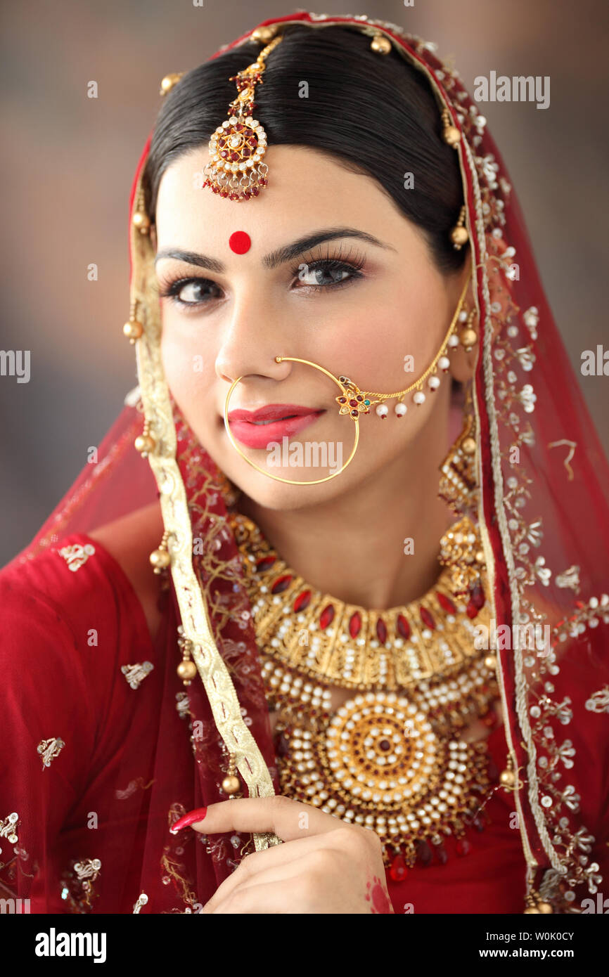 Portrait of an Indian bride Stock Photo - Alamy