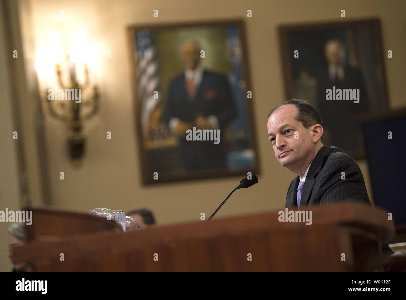 Labor secretary alex acosta hi-res stock photography and images - Alamy