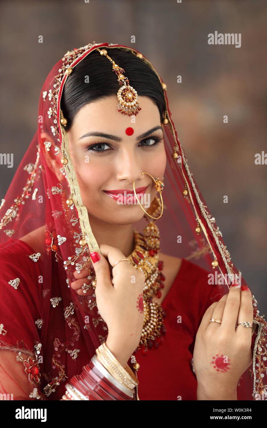 Portrait of an Indian bride Stock Photo - Alamy