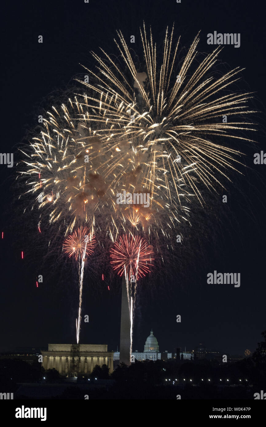 Part of the independence monument hi-res stock photography and images ...
