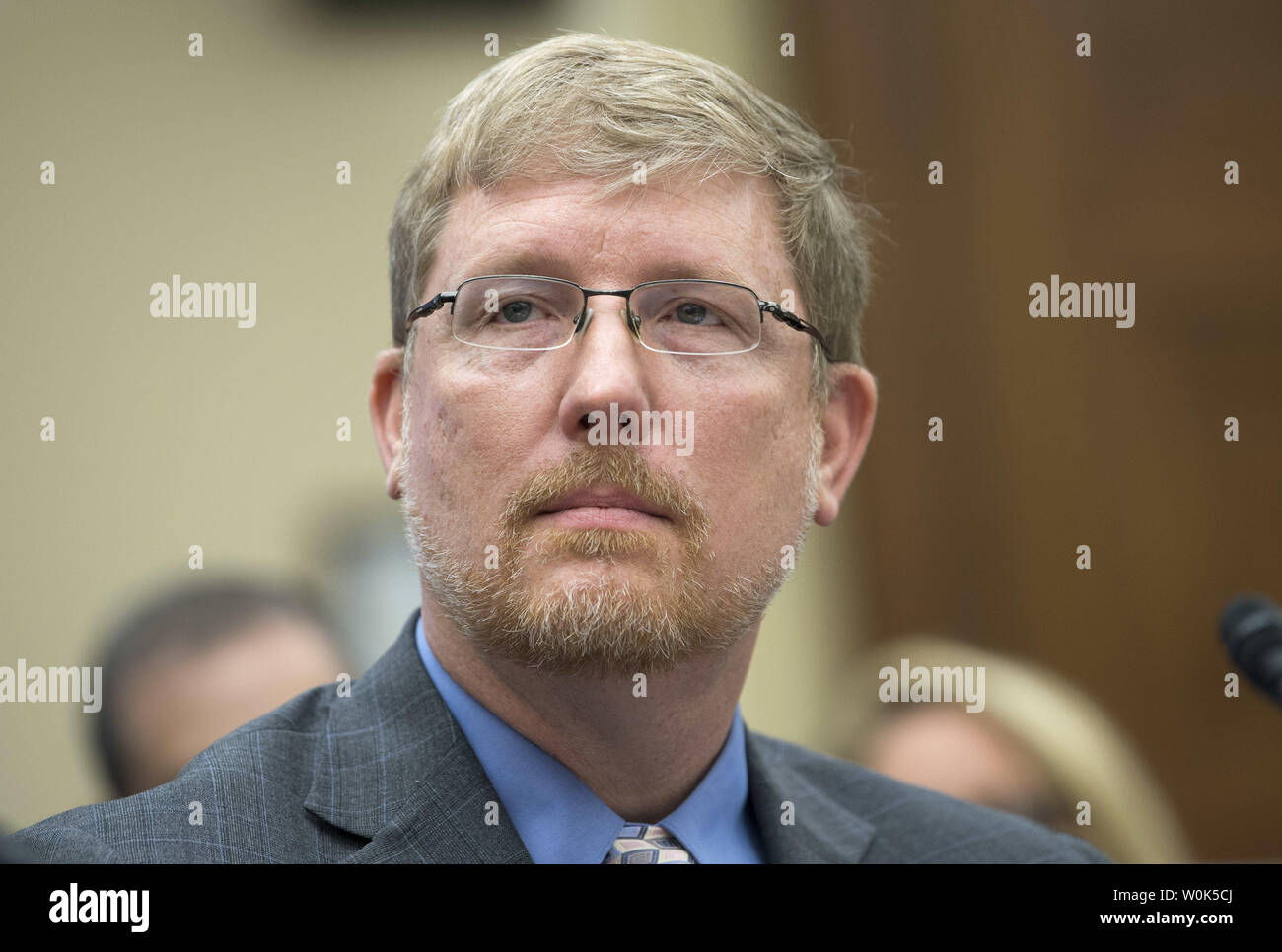 Flying cars hi-res stock photography and images - Alamy