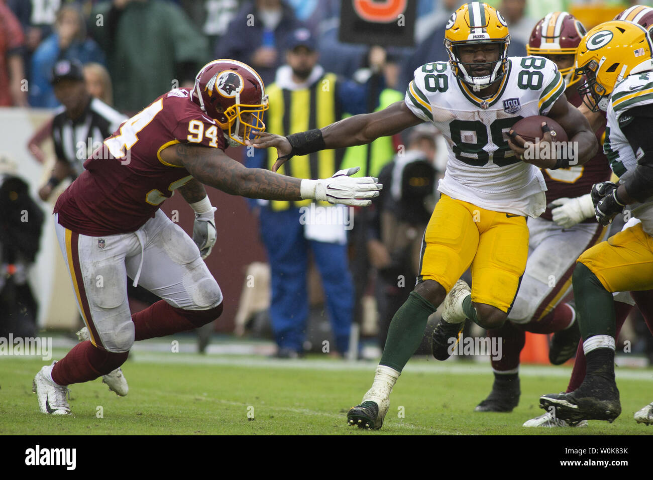Green Bay Packers running back Ty Montgomery (88) breaks a tackle by ...
