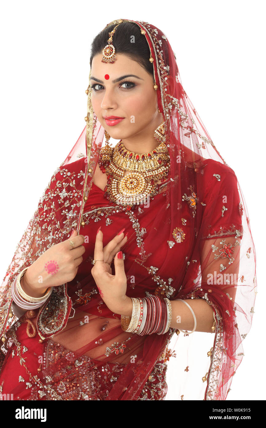 Portrait of an Indian bride posing Stock Photo - Alamy