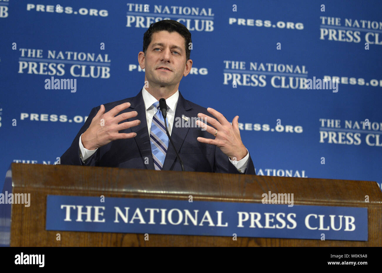 Contrasting visions hi-res stock photography and images - Alamy