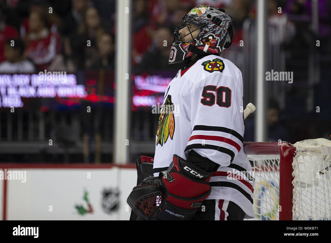 Chicago Blackhawks goaltender Corey Crawford (50) checks the scoreboard ...