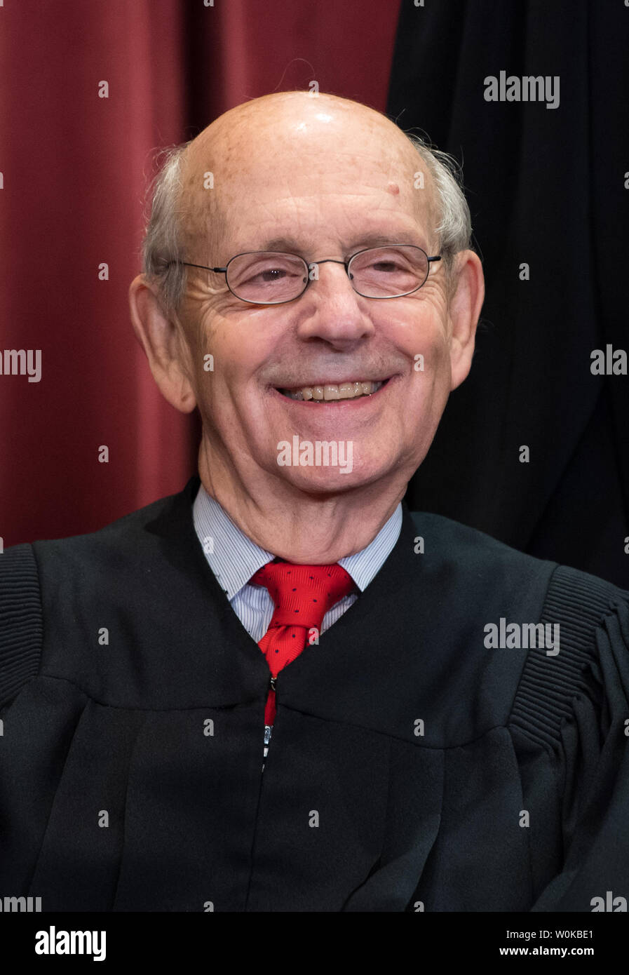 Associate justice stephen breyer poses hi-res stock photography and ...