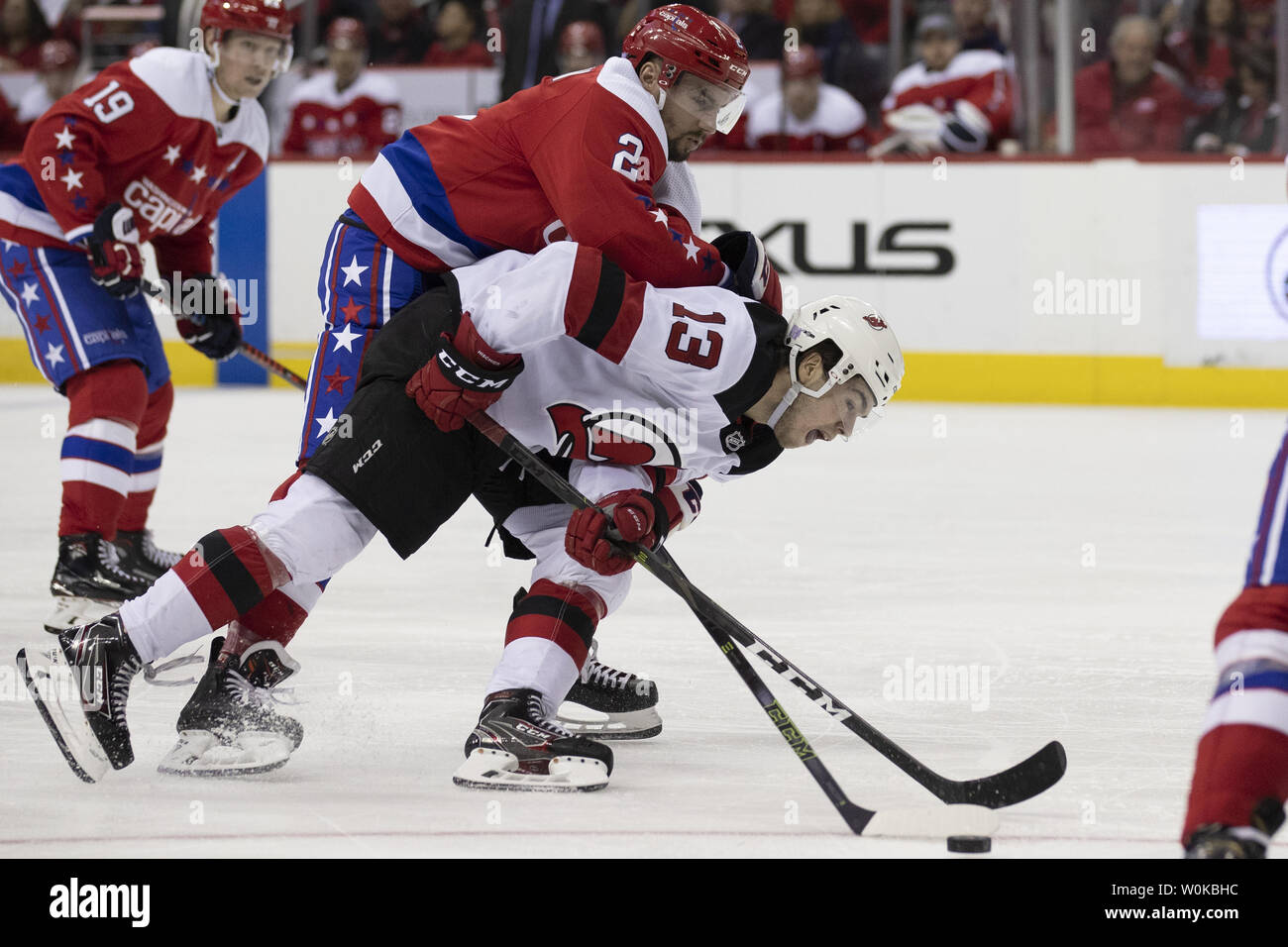 Washington Capitals defenseman Matt Niskanen (2) checks New Jersey ...
