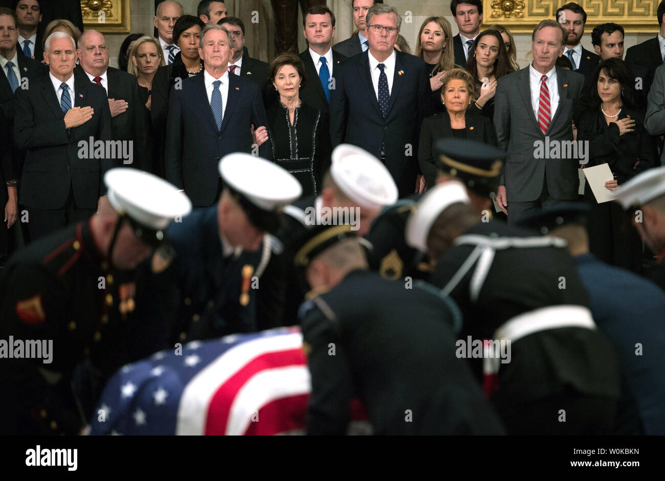 Members of the Bush family including former President George W. Bush ...