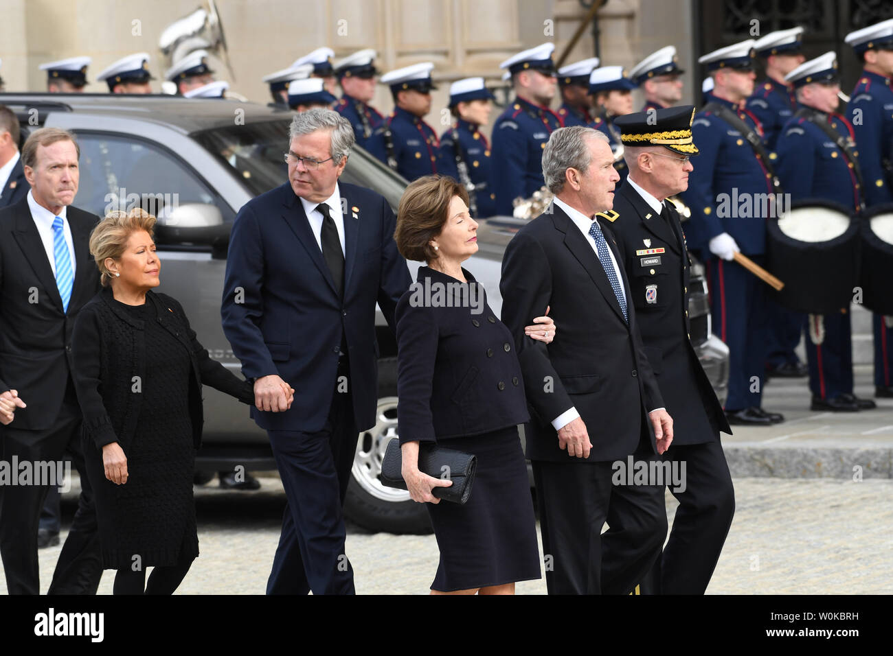 Former President Georrge W. Bush (R), Jeb Bush (C) and Neil Bush and ...
