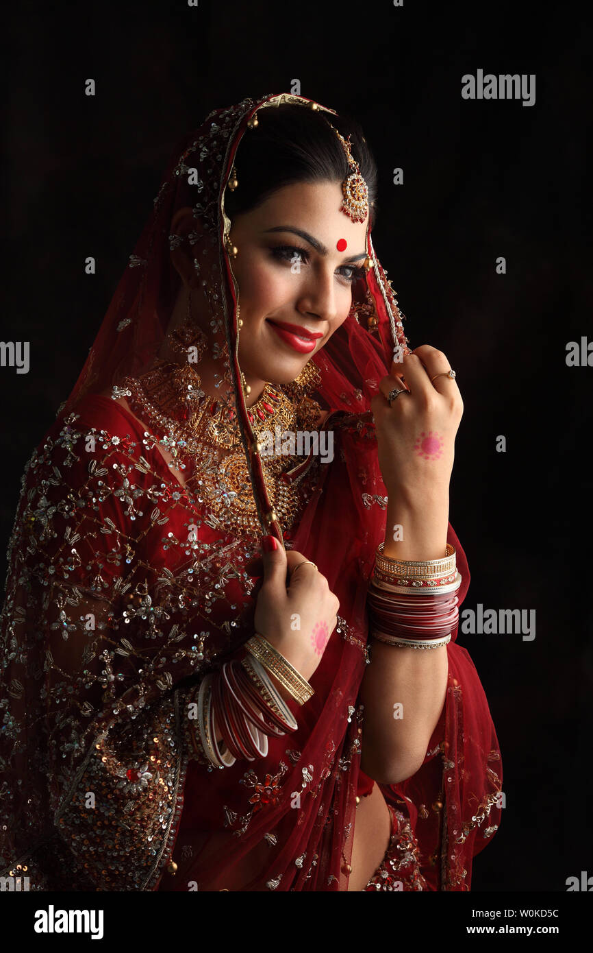 Indian bride face veil hi-res stock photography and images - Alamy