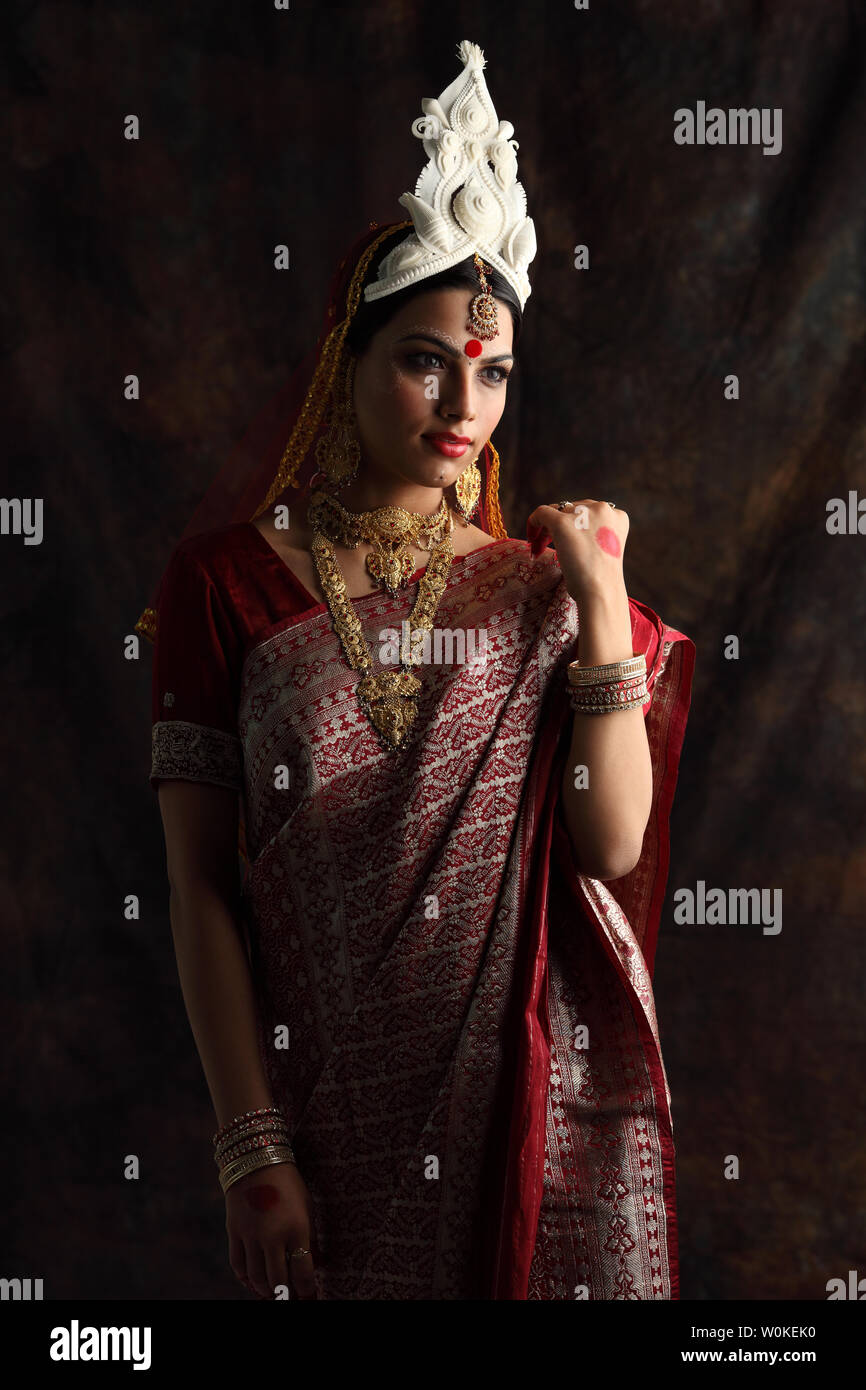 Indian bride standing Stock Photo - Alamy