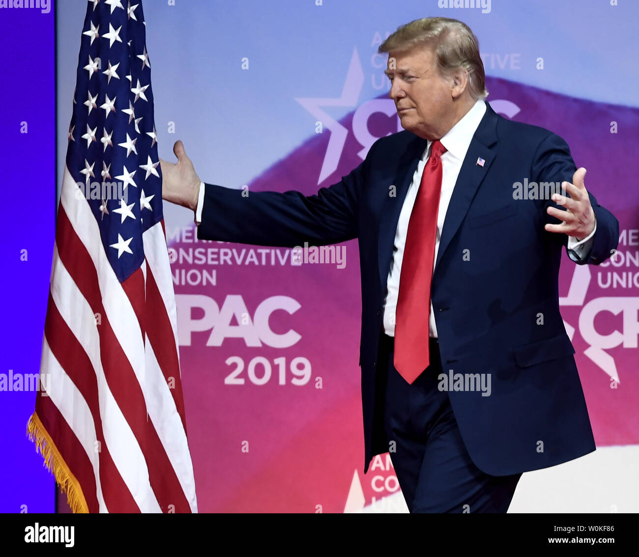 Trump flag hug hi-res stock photography and images - Alamy