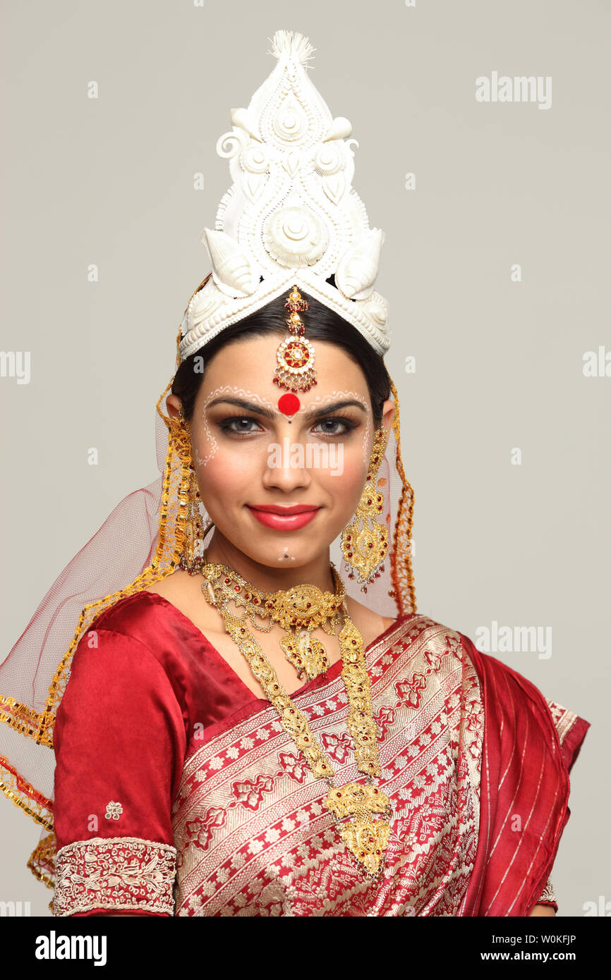 Portrait of an Indian bride Stock Photo - Alamy