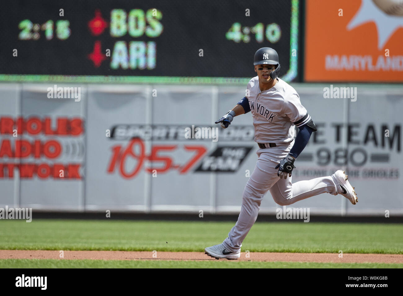 New York Yankees second baseman Gleyber Torres (25) rounds second base ...