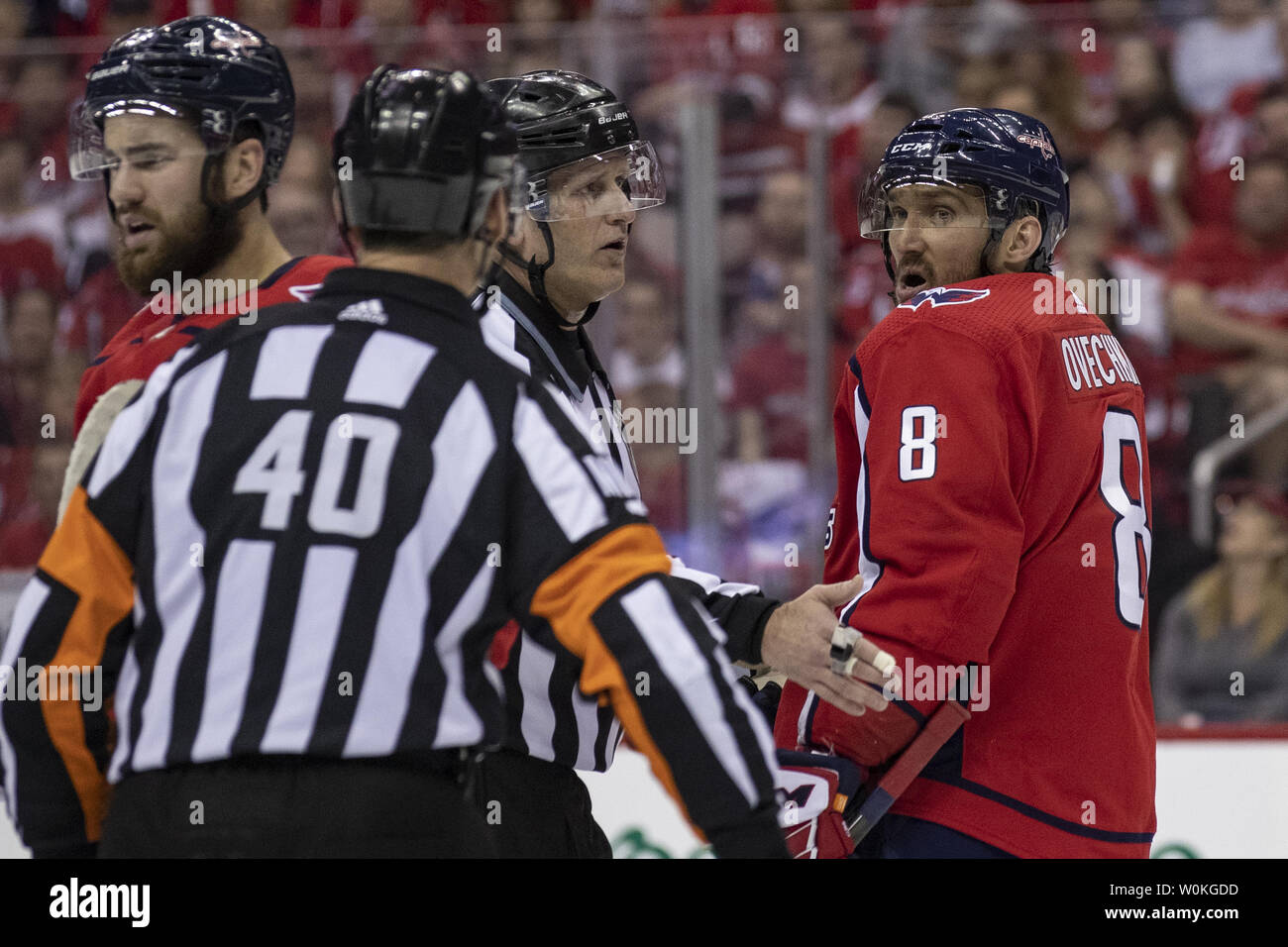 Nhl referee hi-res stock photography and images - Alamy