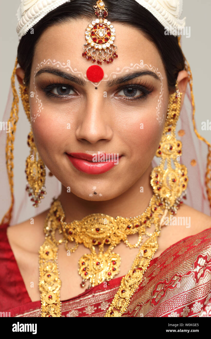 Portrait of an Indian bride Stock Photo - Alamy