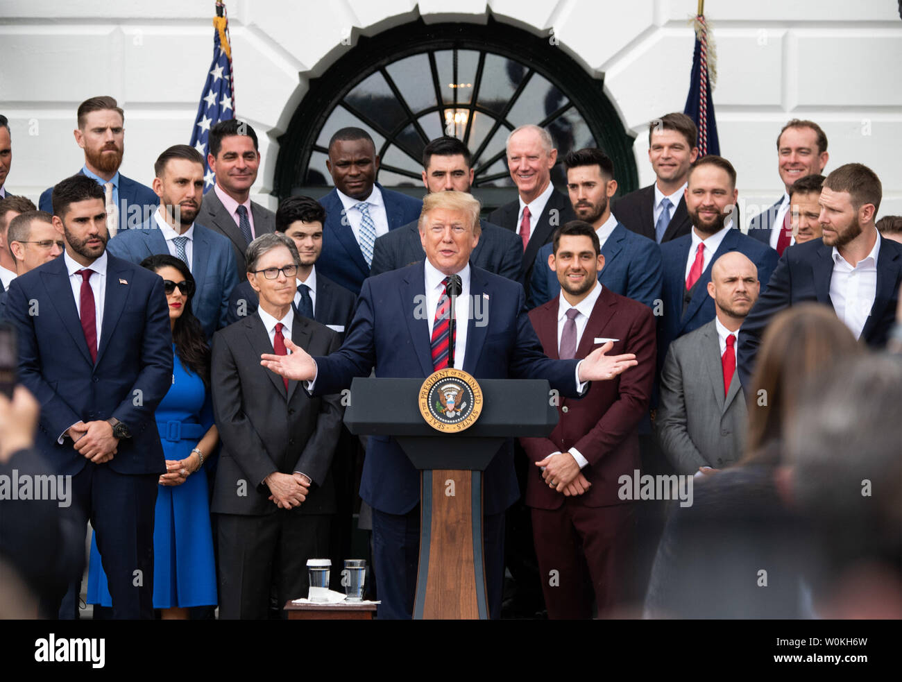 President Donald Trump delivers remarks as he welcomes the 2018 World ...