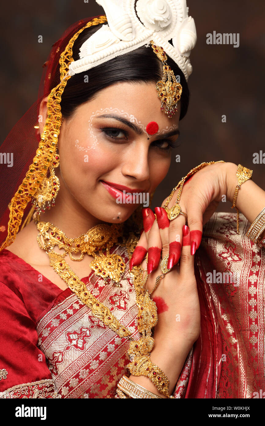 Portrait of an Indian bride Stock Photo - Alamy