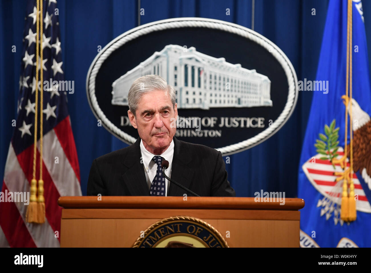 Special counsel Robert Mueller delivers a statement about his two-year ...