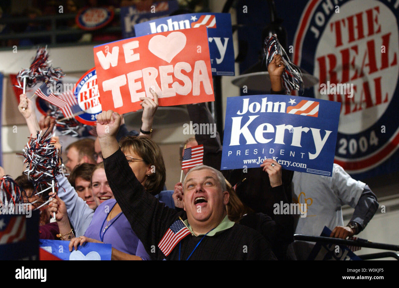 Supporters of Democratic presidential candidate John Kerry attend a ...