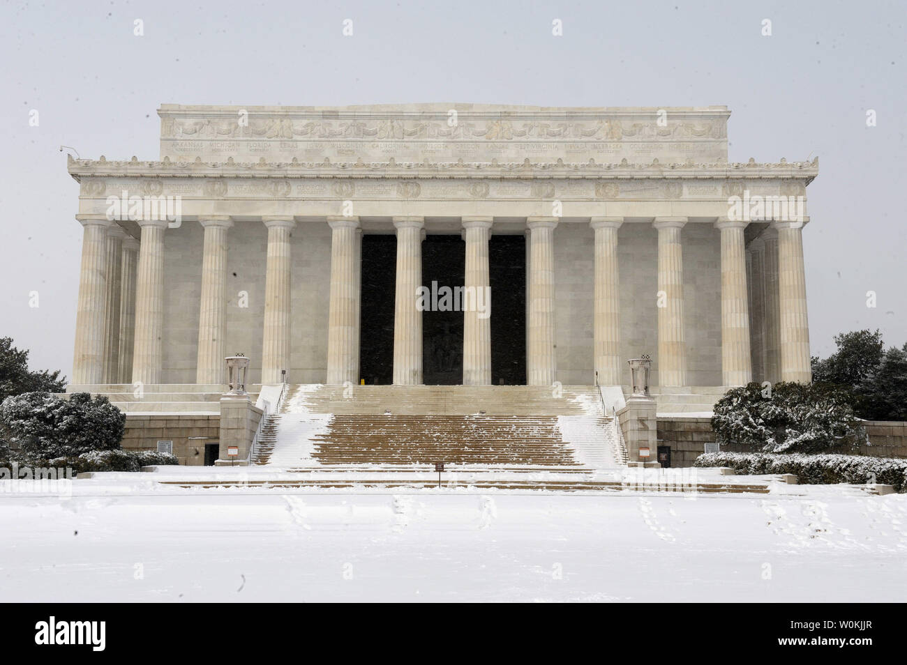 Snow covers the grounds of the Lincoln Memorial in Washington on March ...