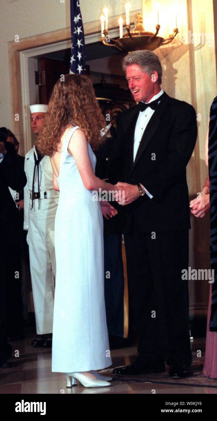 WAP96061406-13JUN96-WASHINGTON, D.C., USA: Chelsea Clinton shakes hands ...