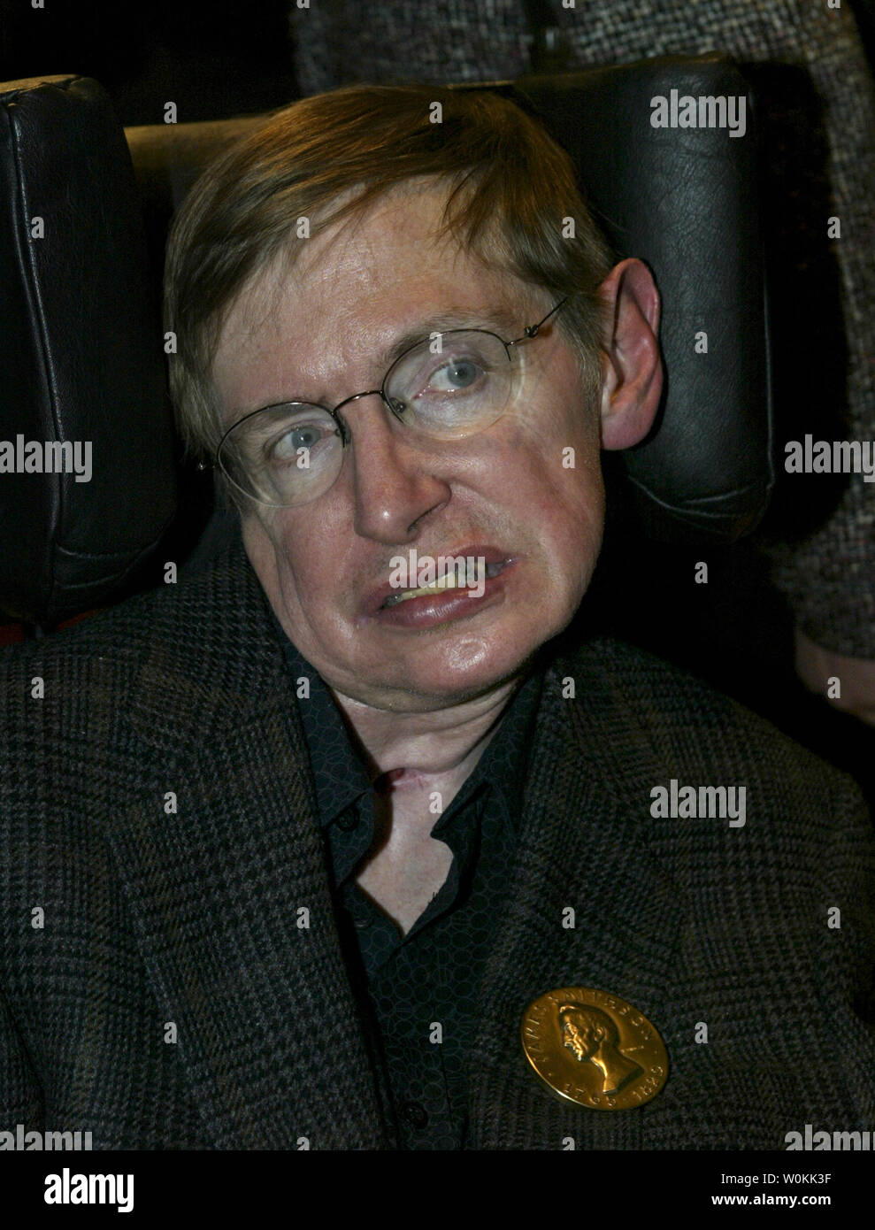 Stephen hawking hi-res stock photography and images - Alamy