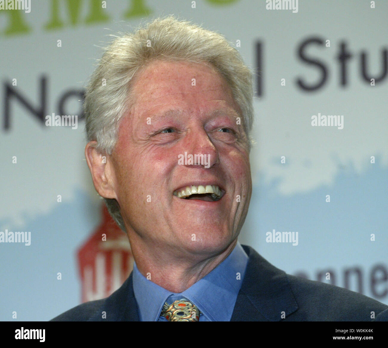 U s president bill clinton smiles hi-res stock photography and images ...