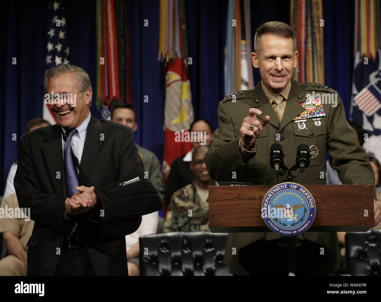 General peter pace chairman joint hi-res stock photography and images ...