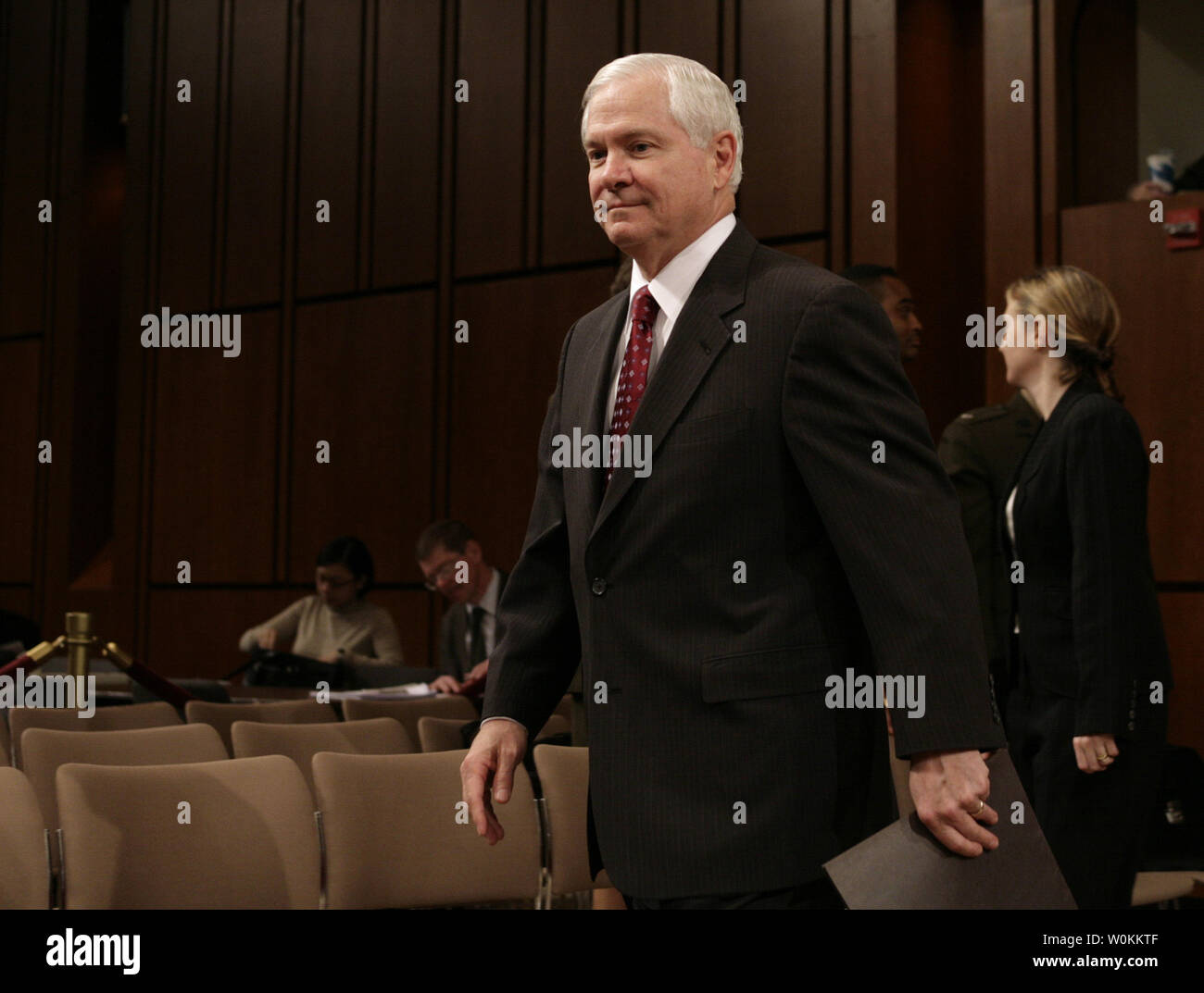 U s defense secretary robert gates hi-res stock photography and images ...