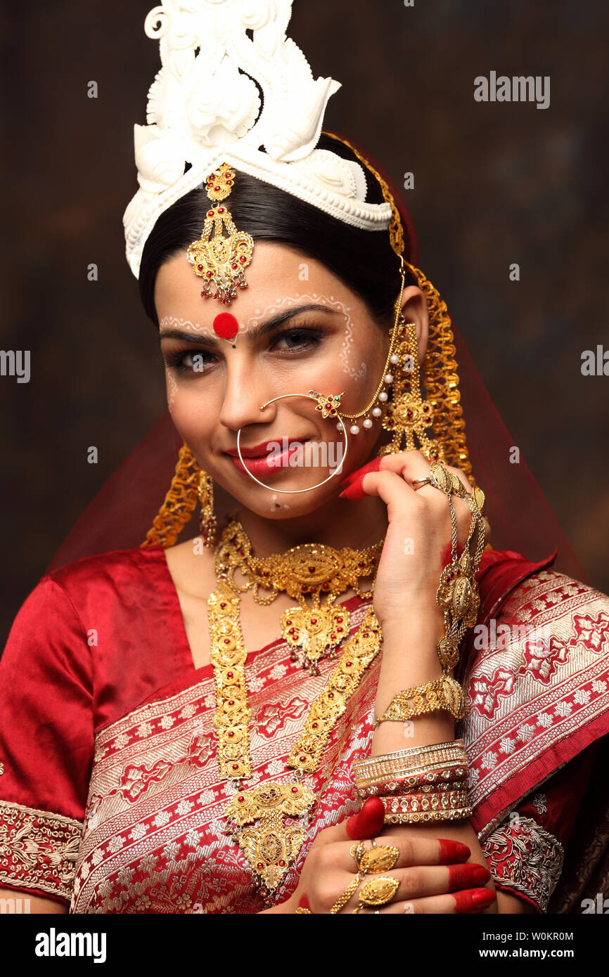 Portrait of an Indian bride Stock Photo - Alamy