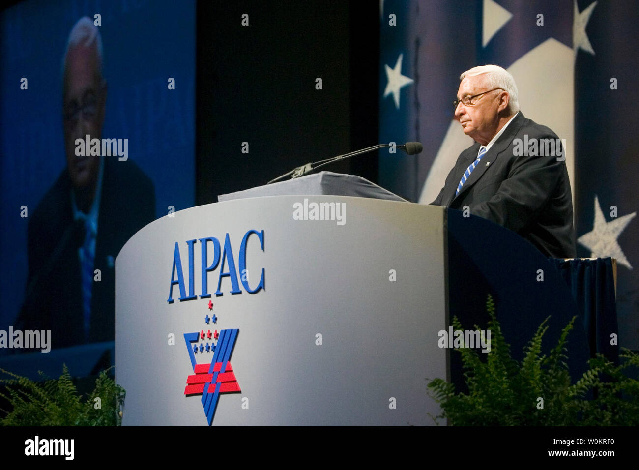 Israeli Prime Minister Ariel Sharon addresses the American Israel ...
