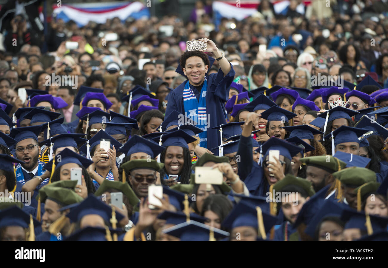 Howard university students commencement hi-res stock photography and ...