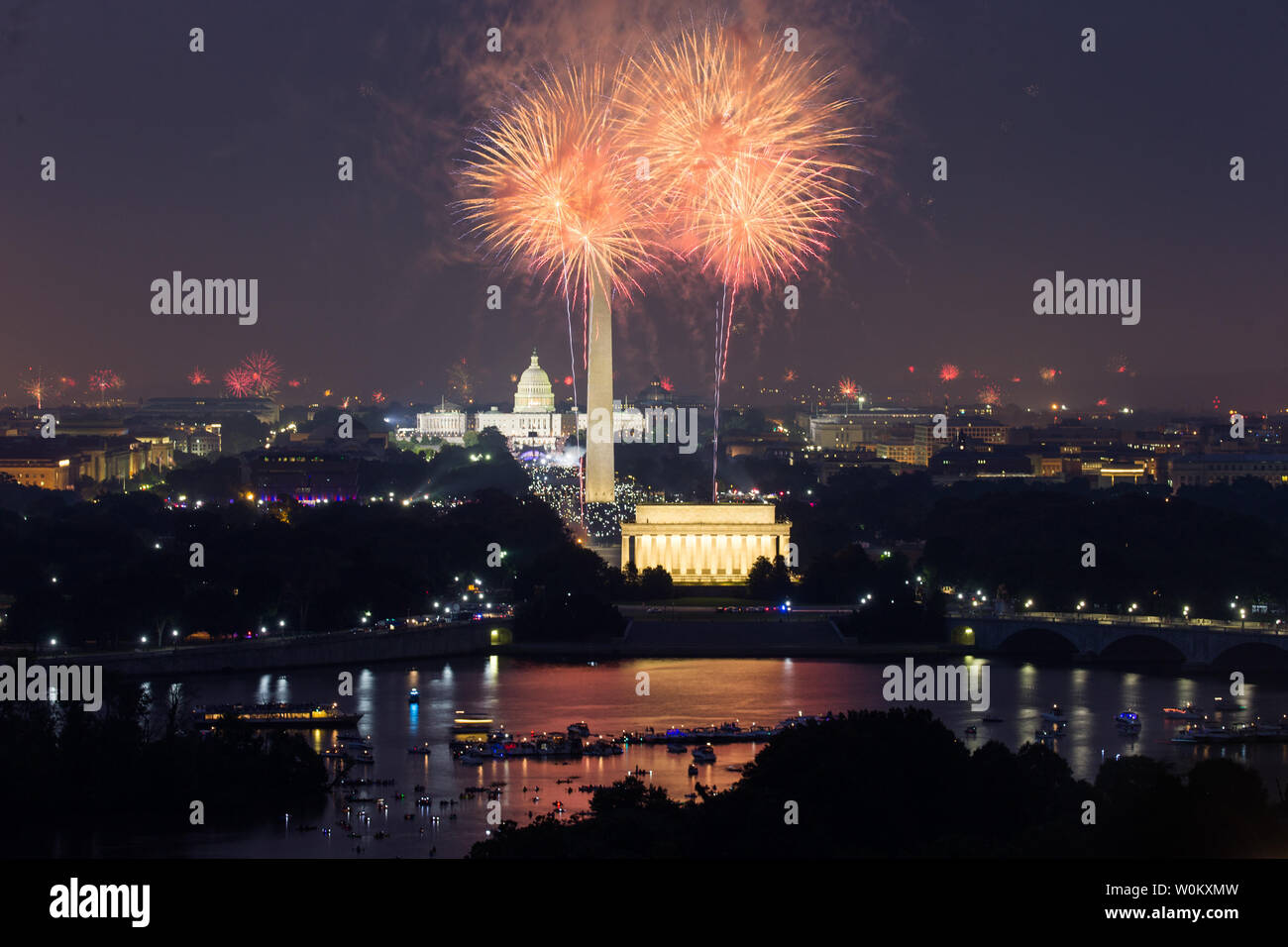 The annual Independence Day fireworks display lights up the Washington ...