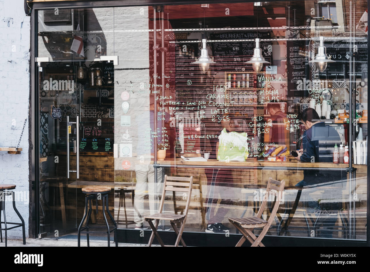 Pause cafe hi-res stock photography and images - Alamy